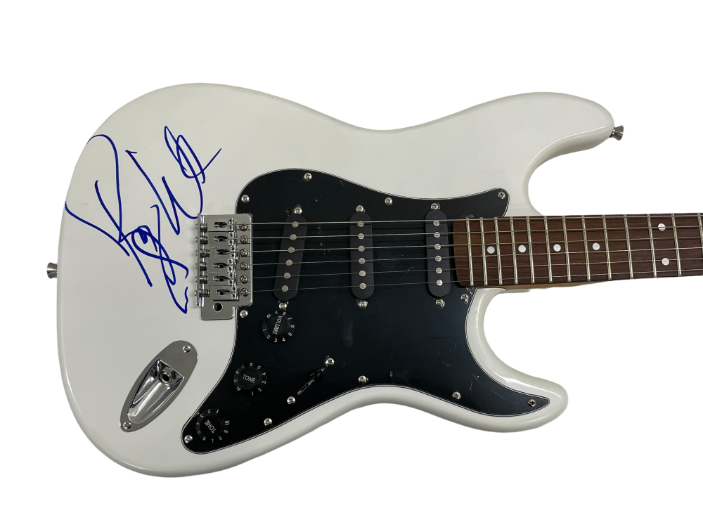 ROGER WATERS PINK FLOYD SIGNED ELETRIC GUITAR AUTHENTIC AUTOGRAPH BECKETT COA 5 | Autographia