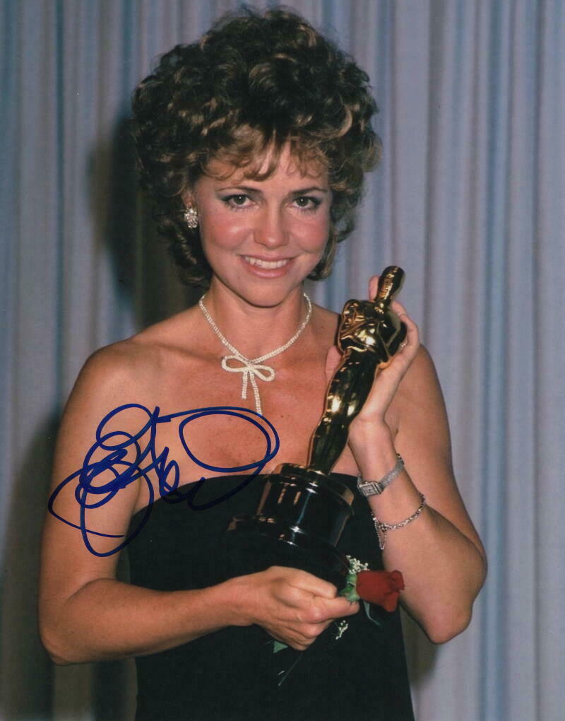 SALLY FIELD SIGNED AUTOGRAPH 11x14 PHOTO - HOLDING ACADEMY AWARD ...
