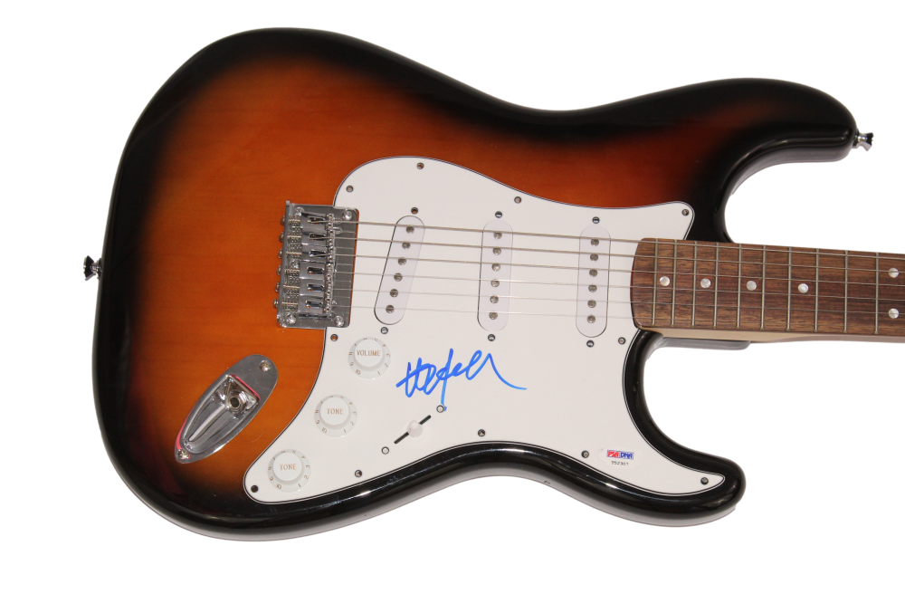 WILLIE NELSON SIGNED AUTOGRAPH FULL SIZE FENDER ELECTRIC GUITAR - RARE ...