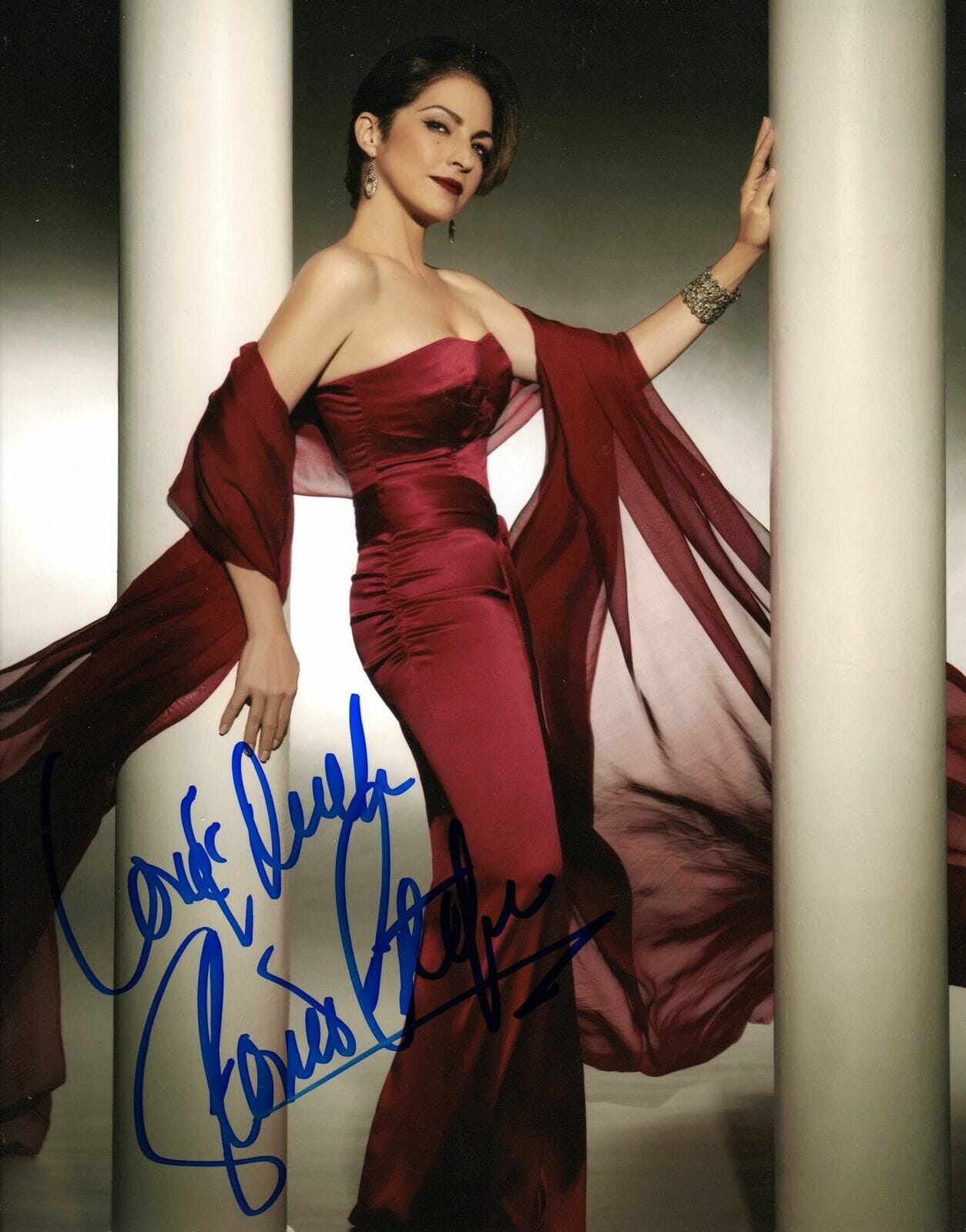 Singer Gloria Estefan Signed 8x10 Photo COA | Autographia