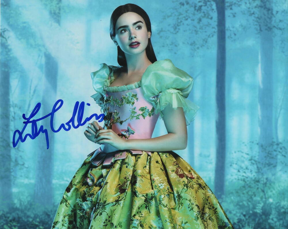 LILY COLLINS SIGNED AUTOGRAPH 8X10 PHOTO - MIRROR MIRROR, EMILY IN ...