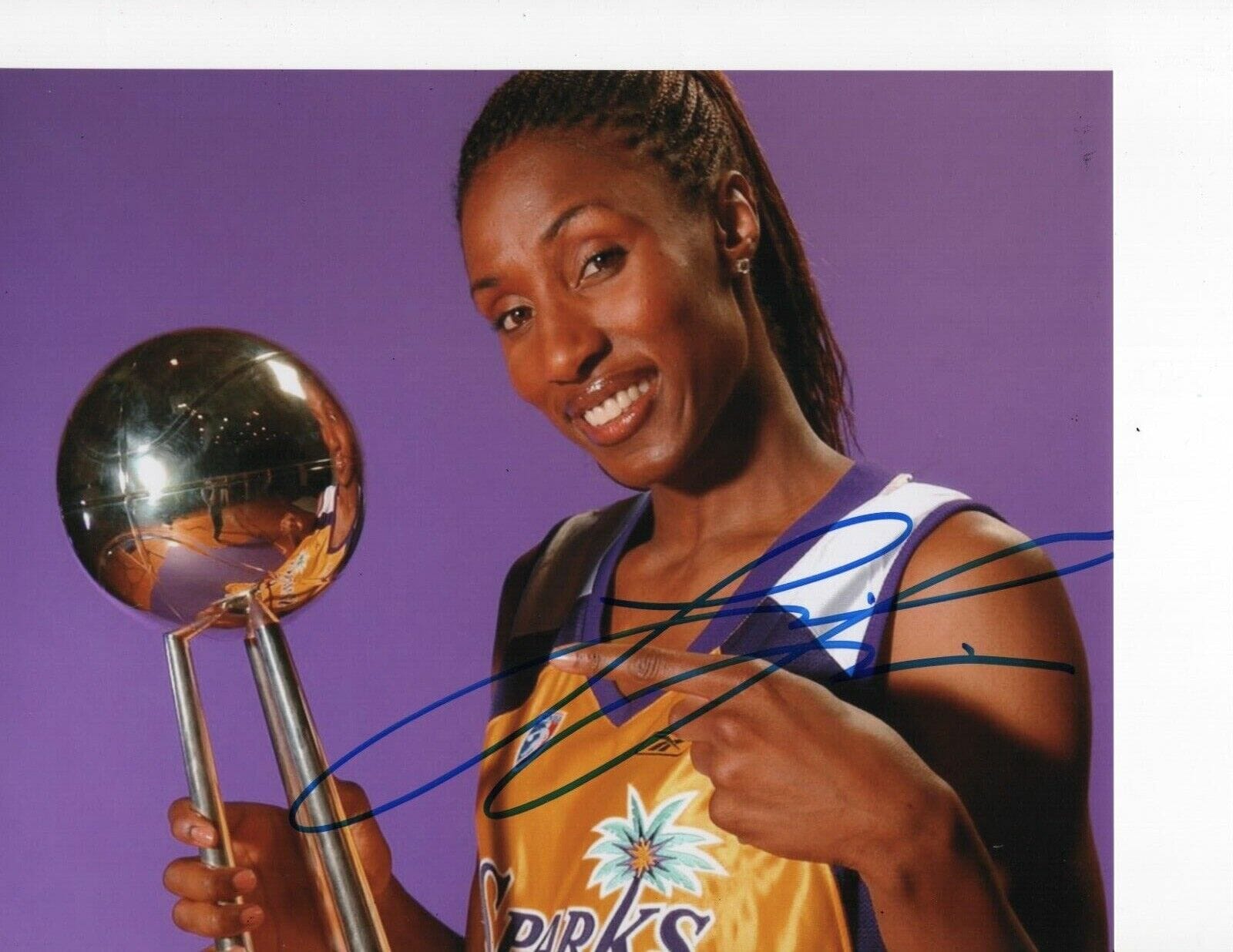 LOS ANGELES SPARKS LISA LESLIE TROPHY PICTURE SIGNED 8X10 | Autographia