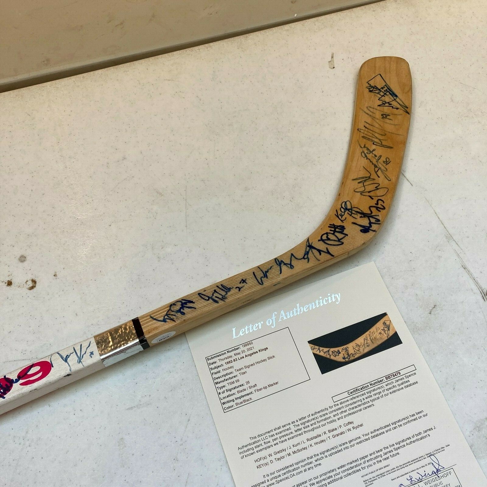 1992-93 Los Angeles Kings Stanley Cup Team Signed Stick Wayne Gretzky ...