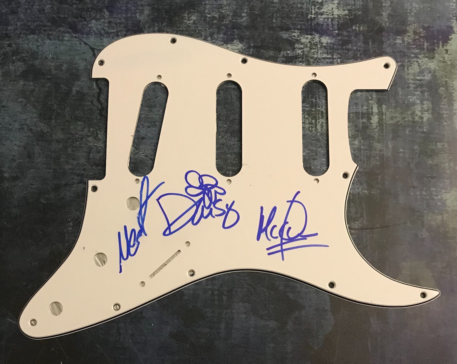 GFA McQueen, Daisy & Meta * THE DEAD DEADs * Signed Electric Pickguard ...