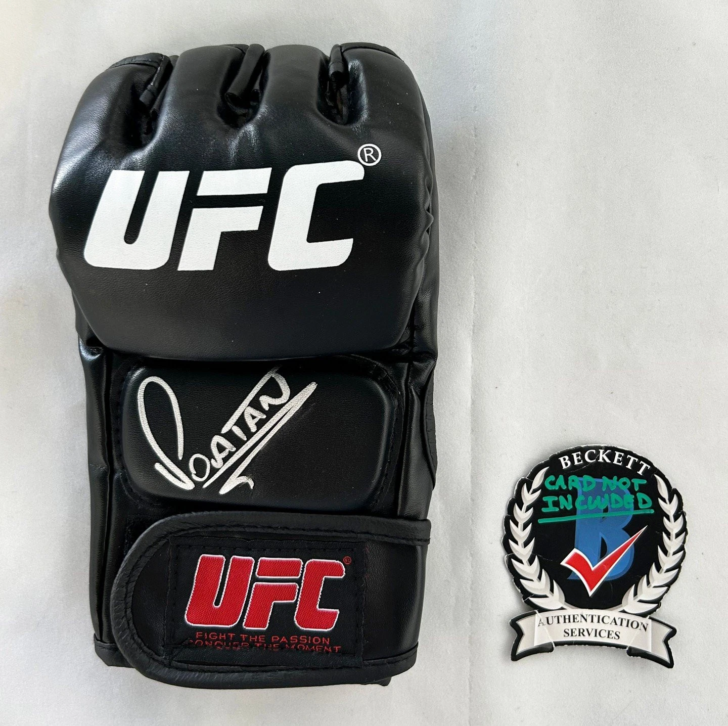 Alex Pereira Signed UFC Glove MMA Poatan Beckett BAS 4 COA | Autographia