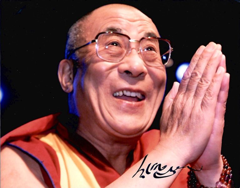 DALAI LAMA HAND SIGNED 8x10 COLOR PHOTO AWESOME+RARE POSE JSA LETTER ...