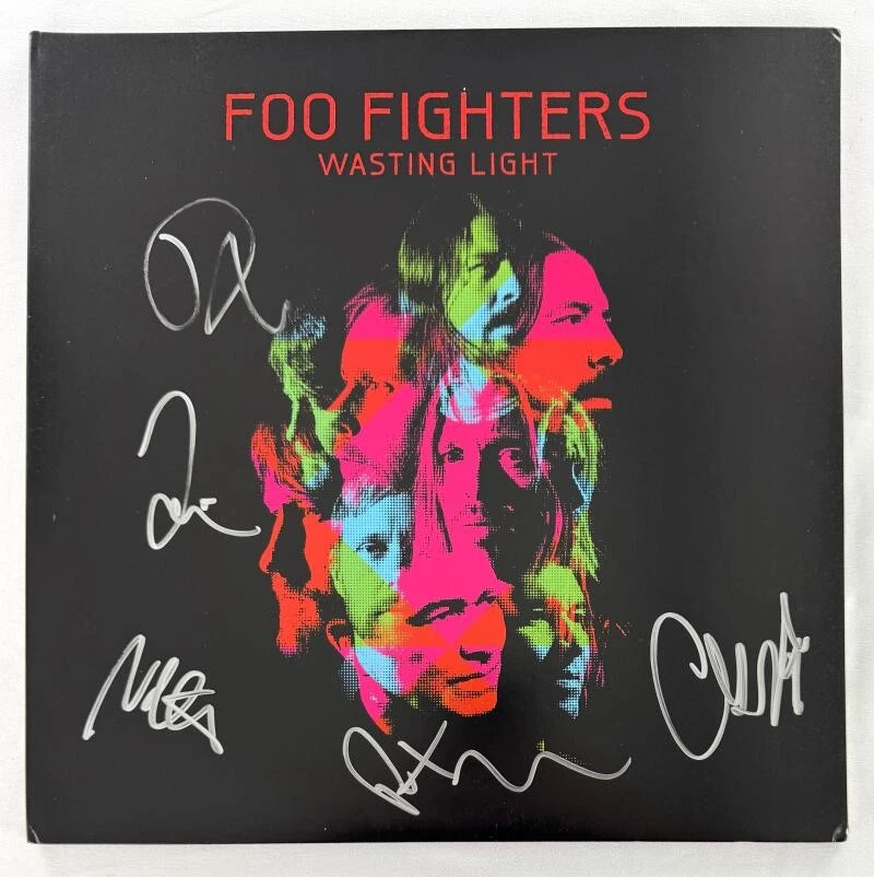 Foo Fighters Full Band Signed Autograph Album w/ Dave Grohl Taylor ...