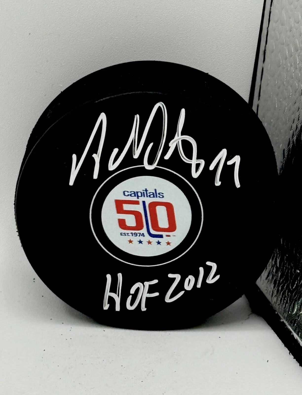 Adam Oates signed Washington Capitals 50th Anniversary Puck HOF Beckett ...