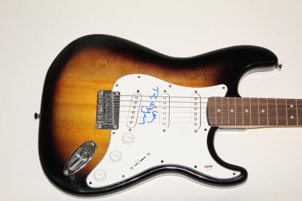 BUDDY GUY SIGNED AUTOGRAPH FENDER BRAND ELECTRIC GUITAR - ROCK & BLUES ...