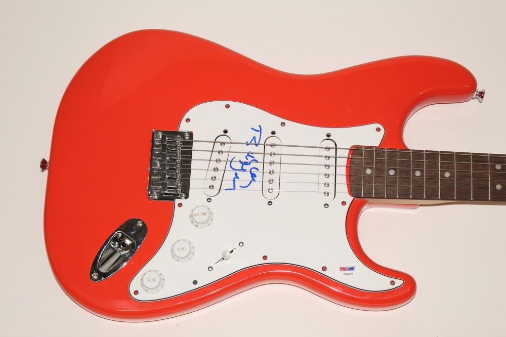 BUDDY GUY SIGNED AUTOGRAPH FENDER BRAND ELECTRIC GUITAR - BLUES LEGEND ...
