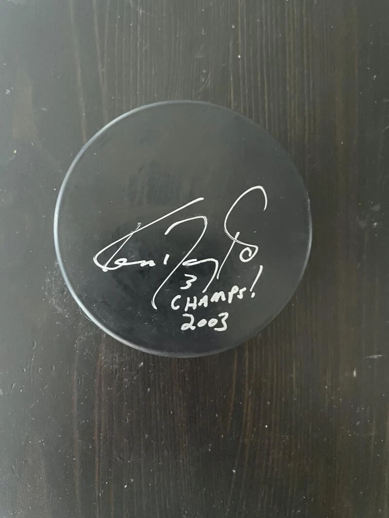 KEN DANEYKO SIGNED AUTOGRAPH HOCKEY PUCK - DEVILS LEGEND W/ 2003 CHAMPS ...