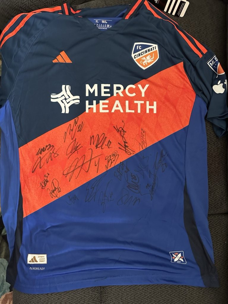 2025 Team SIGNED FC Cincinnati Jersey Size XL Evander Kevin Denkey Luca ...