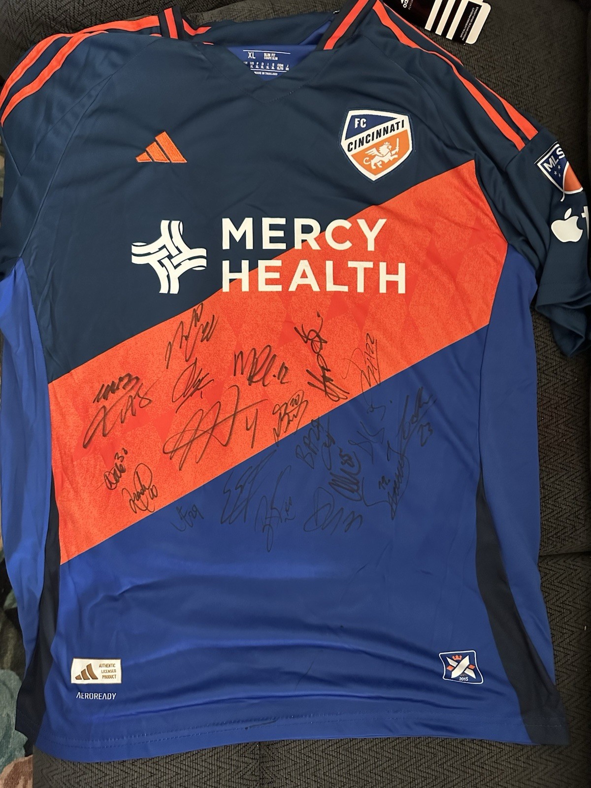 2025 Team SIGNED FC Cincinnati Jersey Size XL Evander Kevin Denkey Luca ...