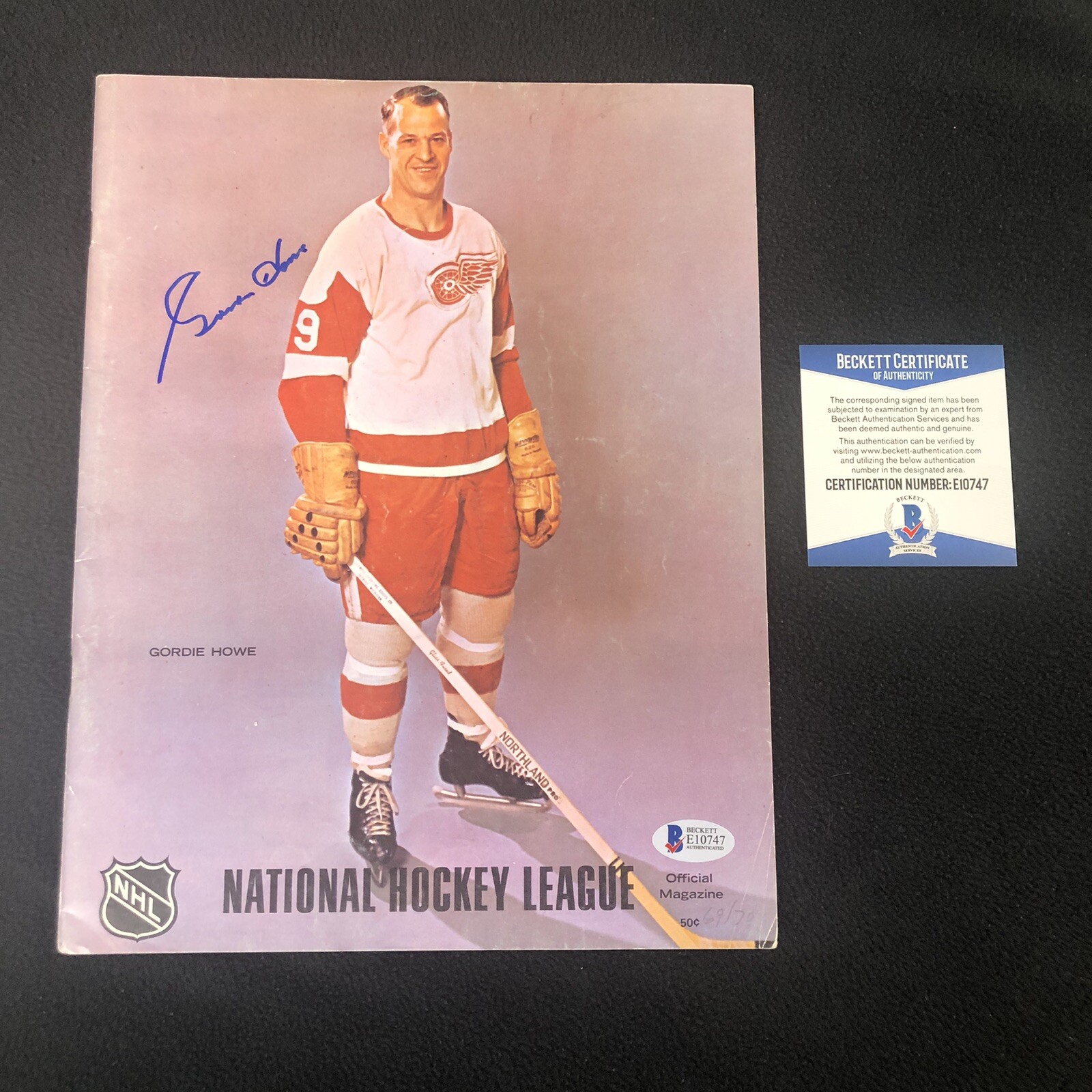 Gordie Howe Signed Detroit Red Wings Game Program Beckett COA | Autographia