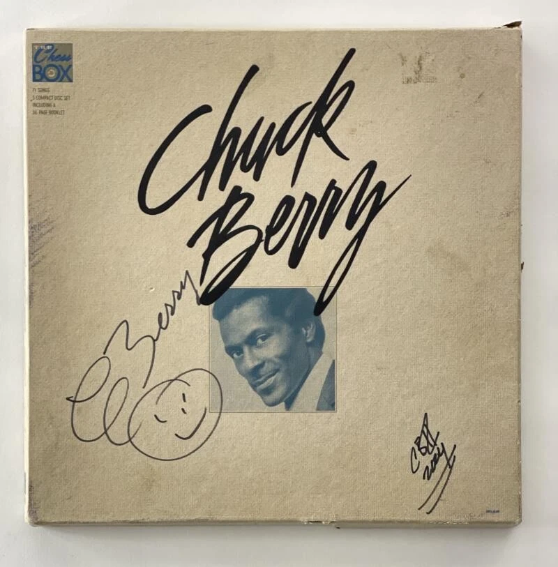 CHUCK BERRY SIGNED AUTOGRAPH CD RECORD BOX SET - THE CHESS BOX VERY ...
