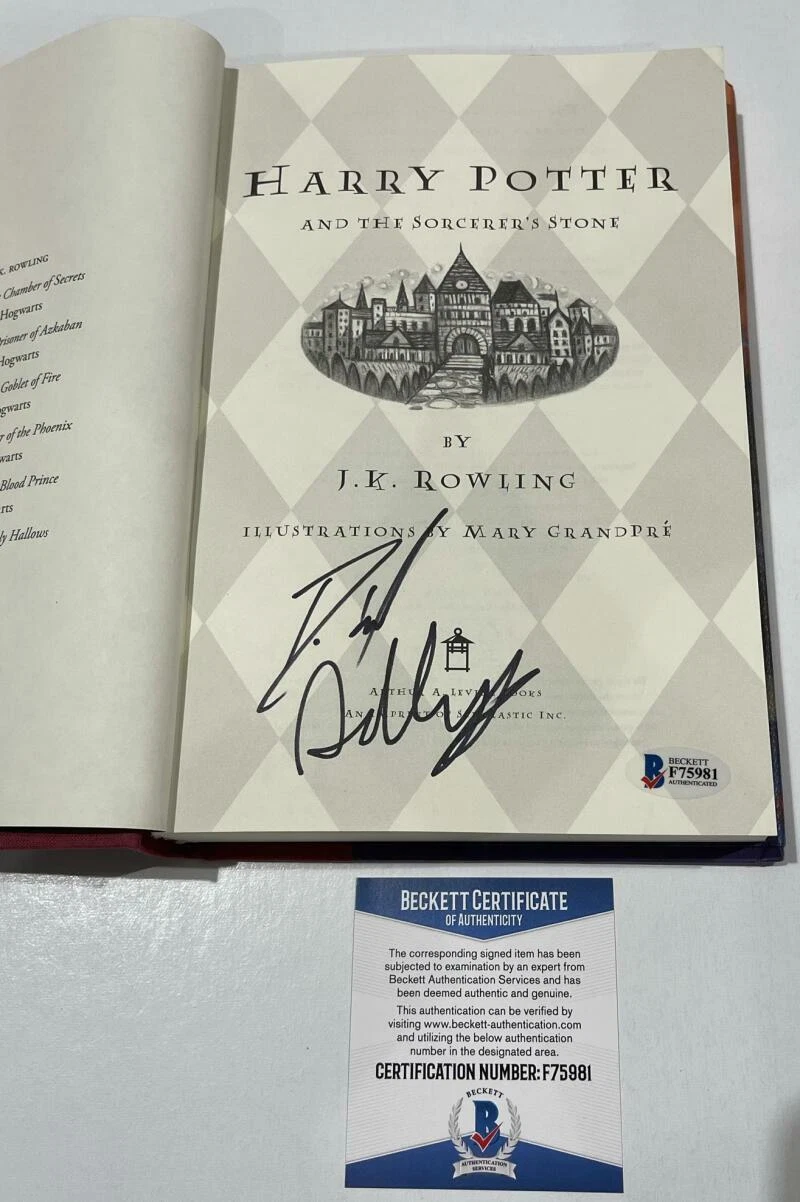 DANIEL RADCLIFFE SIGNED HARRY POTTER AND THE SORCERER'S STONE BOOK ...