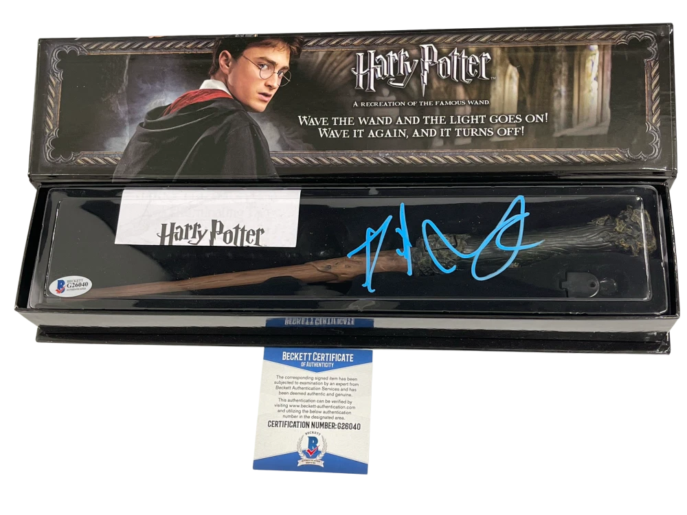 DANIEL RADCLIFFE SIGNED HARRY POTTER ILLUMINATING WAND AUTOGRAPH ...