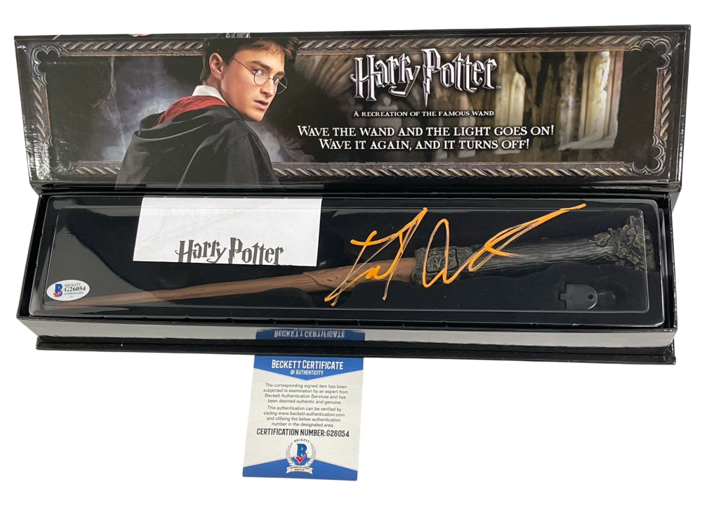 DANIEL RADCLIFFE SIGNED HARRY POTTER ILLUMINATING WAND AUTOGRAPH ...