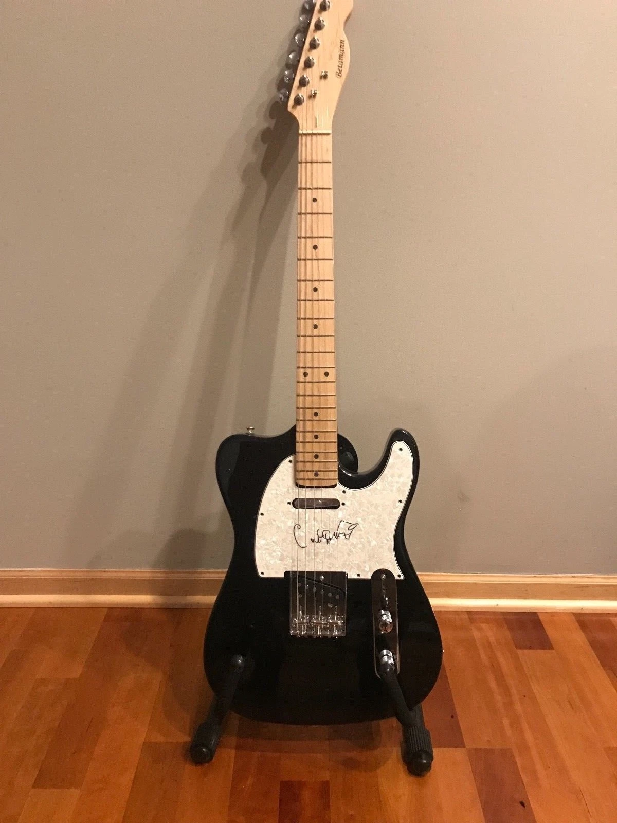 * CARLY SIMON * signed autographed electric guitar *LEGEND IN YOUR OTWN ...