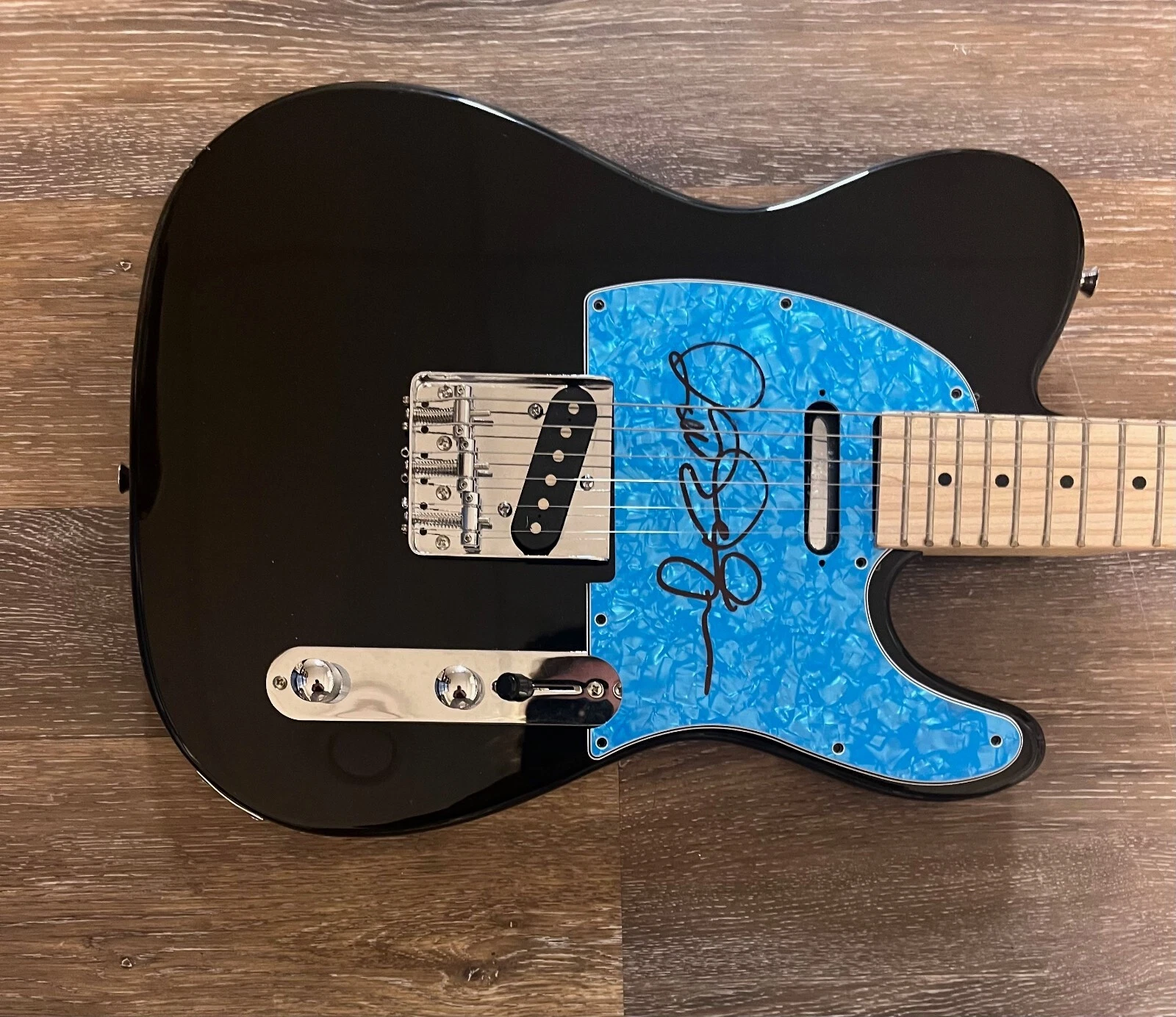 * RICK DERRINGER * signed electric guitar * THE MCCOY"S * 4 | Autographia