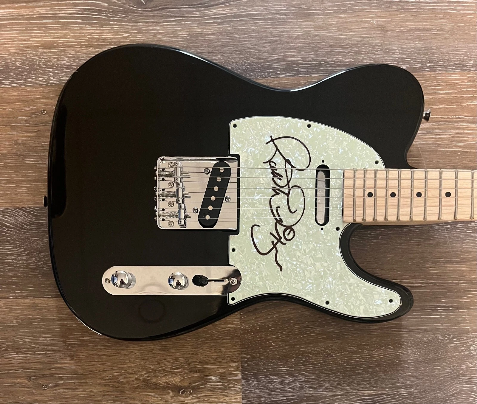* RICK DERRINGER * signed electric guitar * THE MCCOY"S * 5 | Autographia