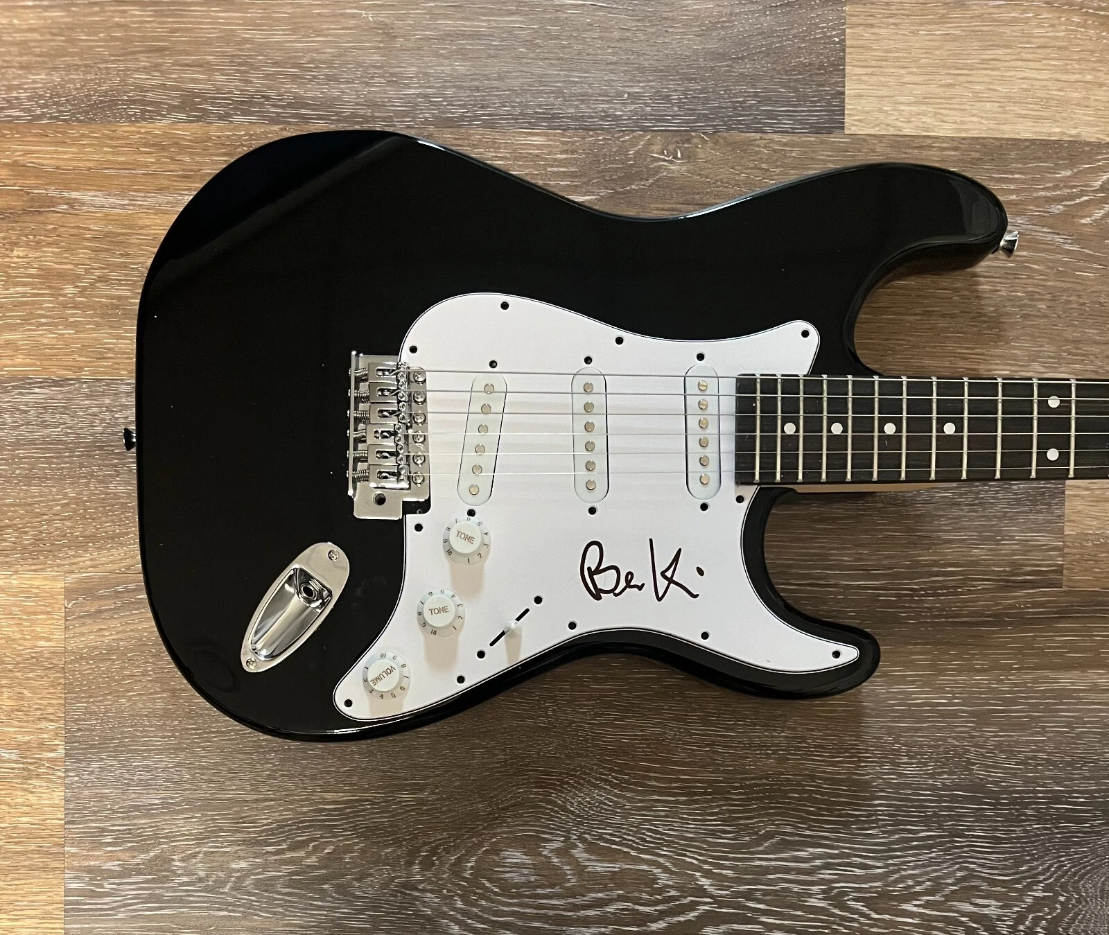 * BEN KWELLER * signed electric guitar * SHA SHA * 1 | Autographia