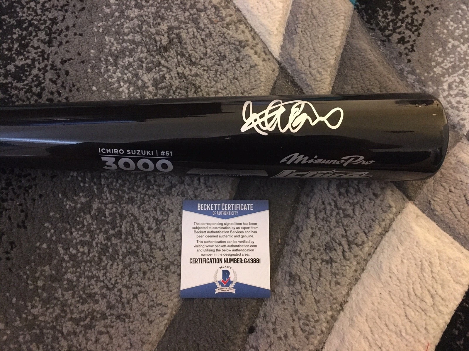 Ichiro Suzuki Signed Commemorative 3000 Hit Bat Miami Marlins History ...