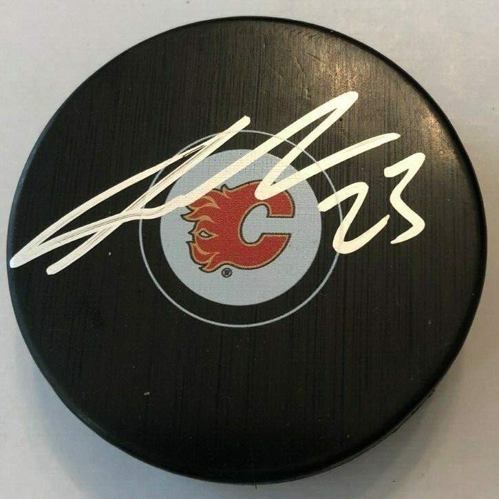 SEAN MONAHAN SIGNED CALGARY FLAMES HOCKEY PUCK W/CASE COA | Autographia