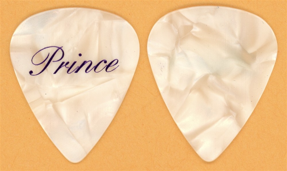 Prince Original Pearl Vintage Guitar Pick - 2006 3121 Tour | Autographia