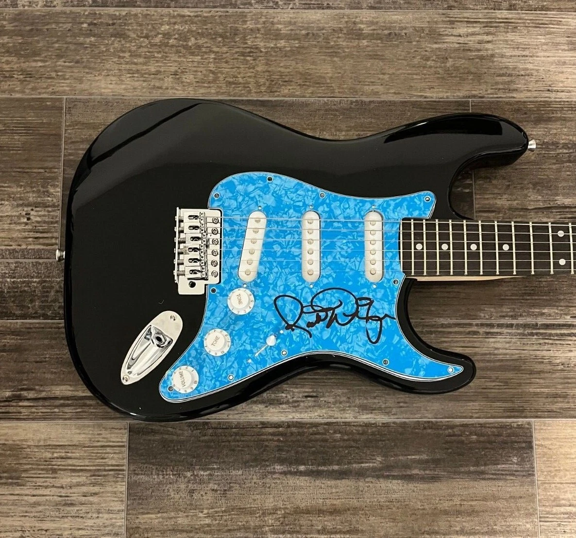 * RICK DERRINGER * signed electric guitar * THE MCCOYS * 3 | Autographia