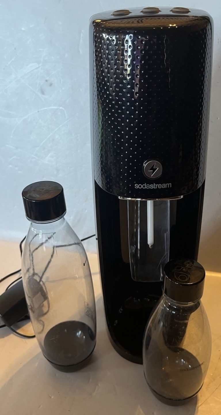 SodaStream One Touch Sparkling Water Maker Fizzy Spirit w/ 2 Bottles ...